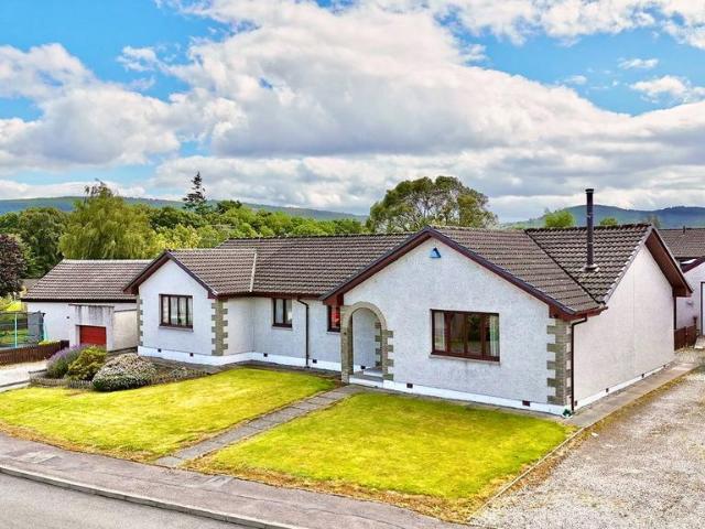 5 bedroom detached bungalow for sale