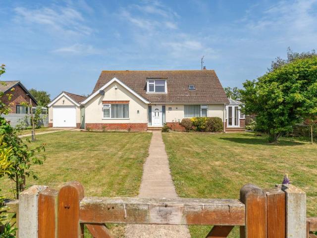5 bedroom detached bungalow for sale