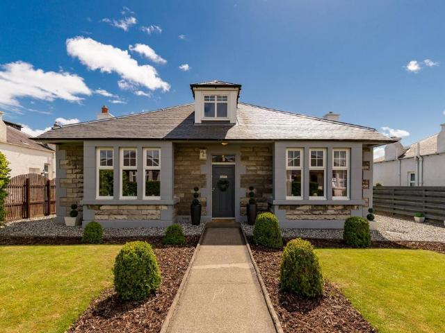 5 bedroom detached bungalow for sale