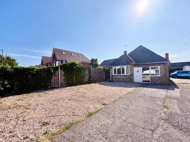 5 bedroom detached bungalow for sale
