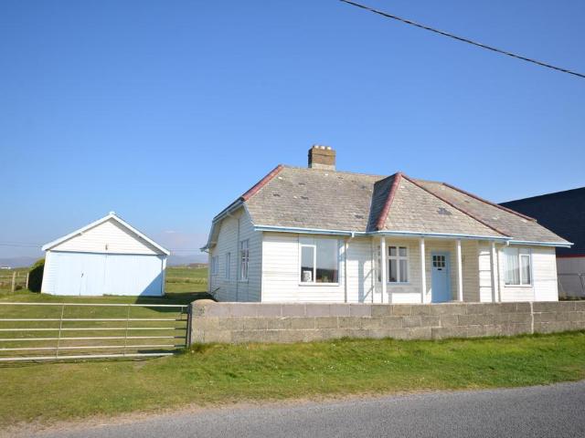 5 bedroom detached bungalow for sale