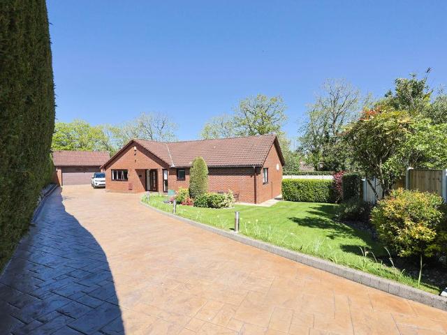 5 bedroom detached bungalow for sale