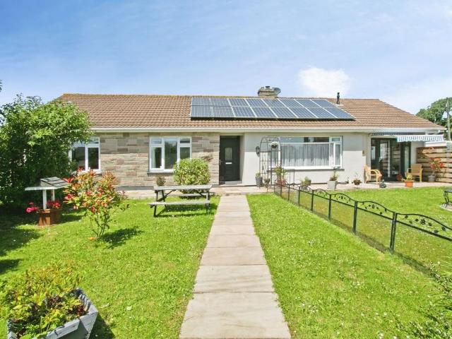 5 bedroom detached bungalow for sale