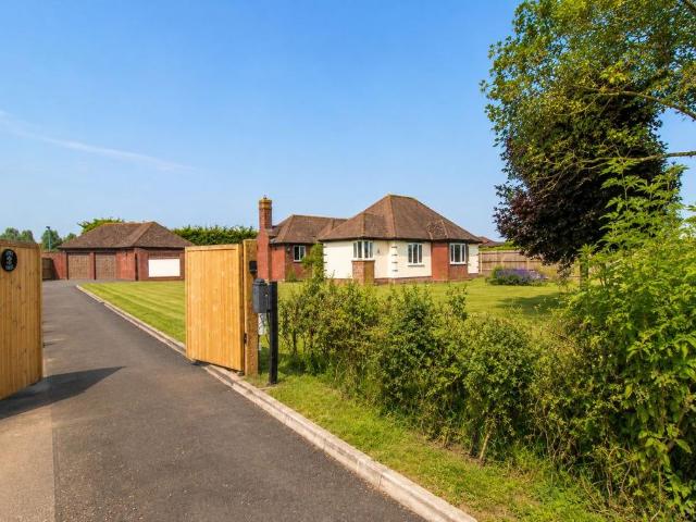 5 bedroom detached bungalow for sale