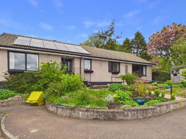 5 bedroom detached bungalow for sale