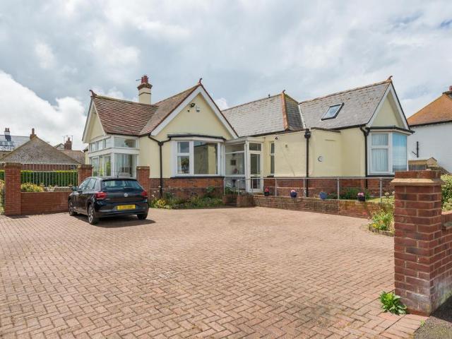 5 bedroom detached bungalow for sale