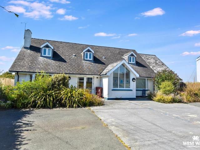 5 bedroom detached bungalow for sale