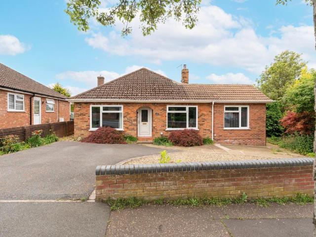 5 bedroom detached bungalow for sale