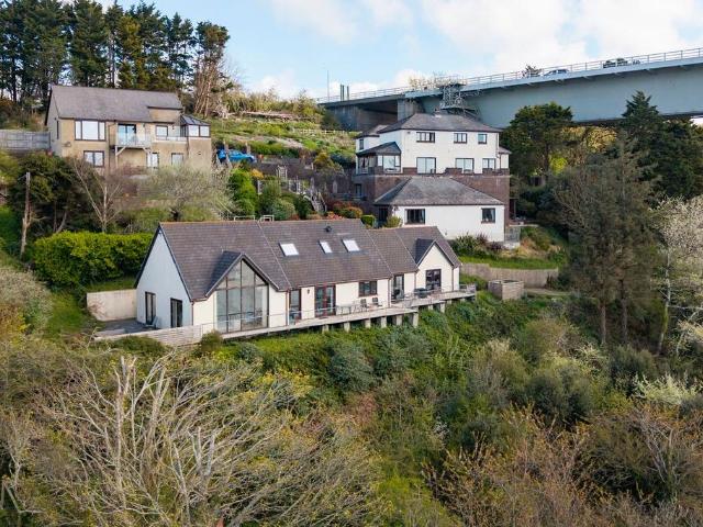 5 bedroom detached bungalow for sale
