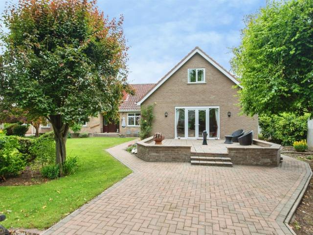 5 bedroom detached bungalow for sale