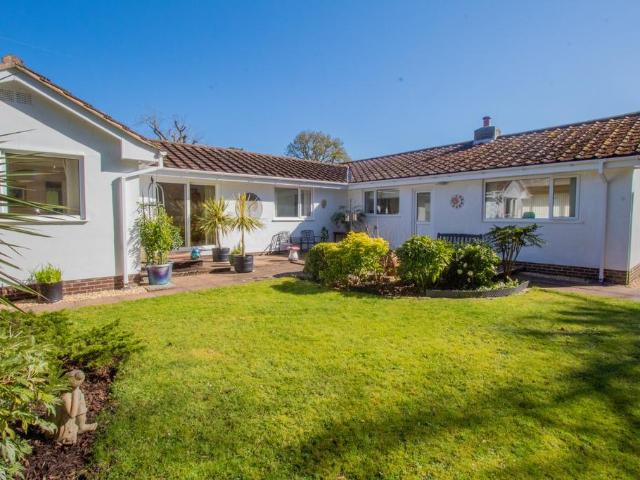 5 bedroom detached bungalow for sale