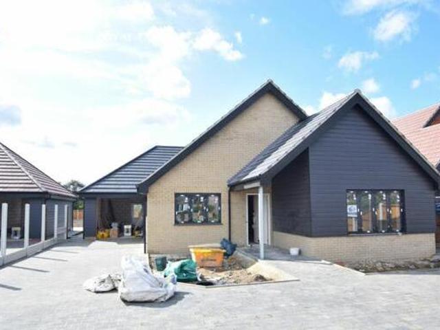 5 Bedroom Detached Bungalow For Sale In 9 Weeley Road