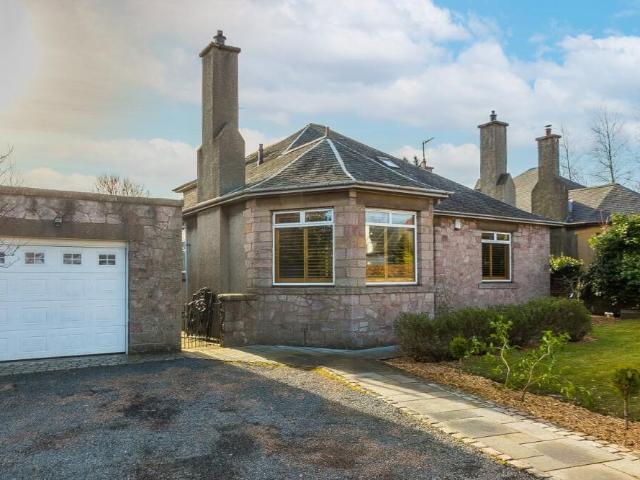5 bedroom detached bungalow for sale in Duddingston Road West, Edinburgh, EH15