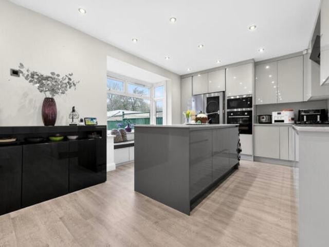 5 bedroom detached house for sale in Erith Road, Bexleyheath, DA7