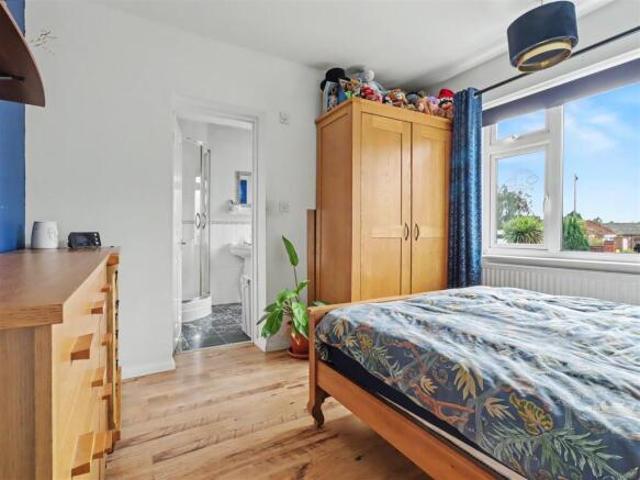 5 bedroom detached bungalow for sale in Links Avenue, Norwich, NR6