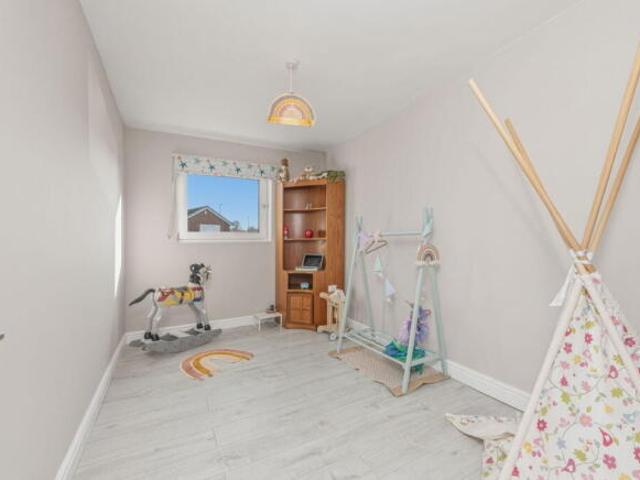 5 bedroom detached bungalow for sale in Templegate Crescent, LS15