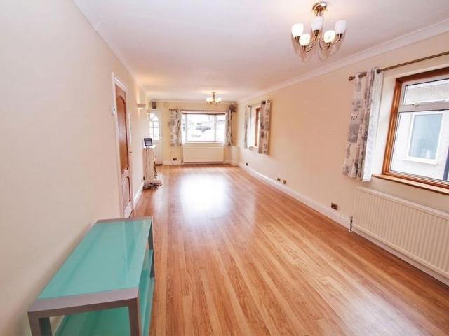5 bedroom detached bungalow to rent
