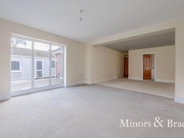 5 bedroom detached bungalow to rent