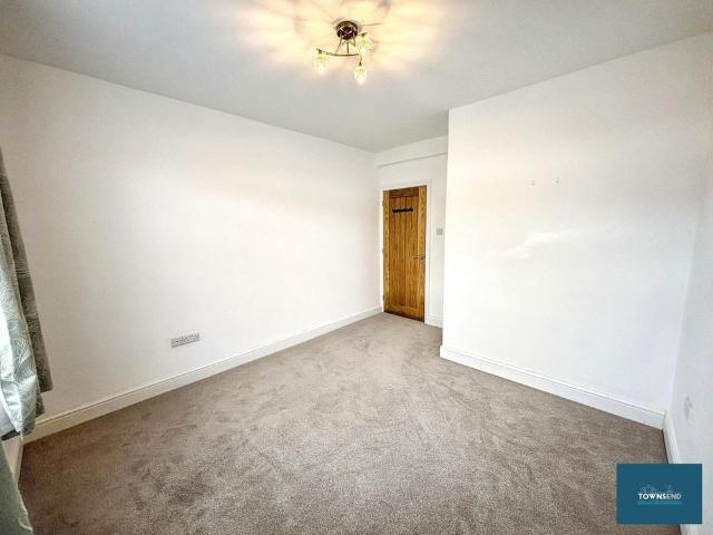 5 bedroom detached bungalow to rent
