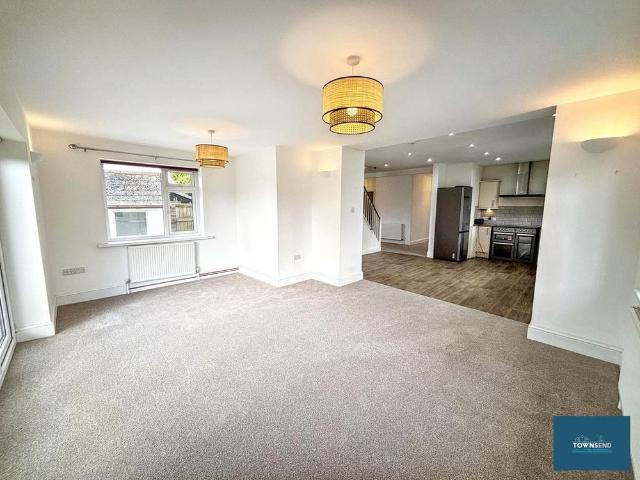 5 bedroom detached bungalow to rent