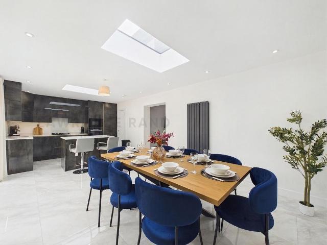 5 bedroom detached bungalow to rent