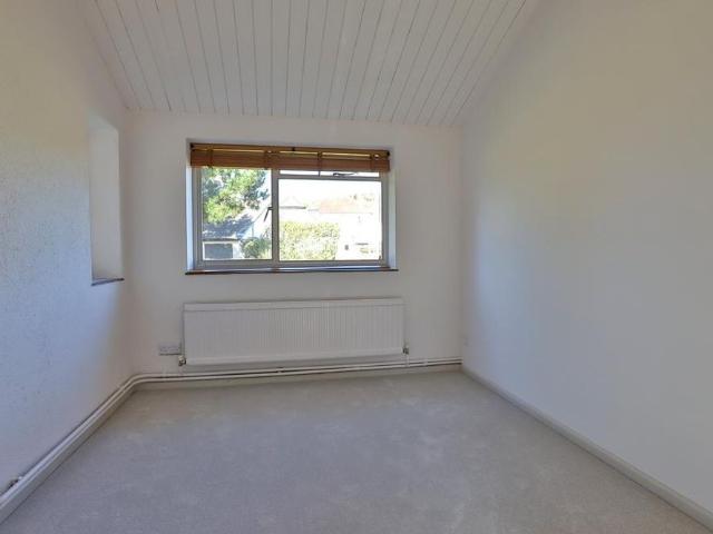 5 bedroom detached bungalow to rent