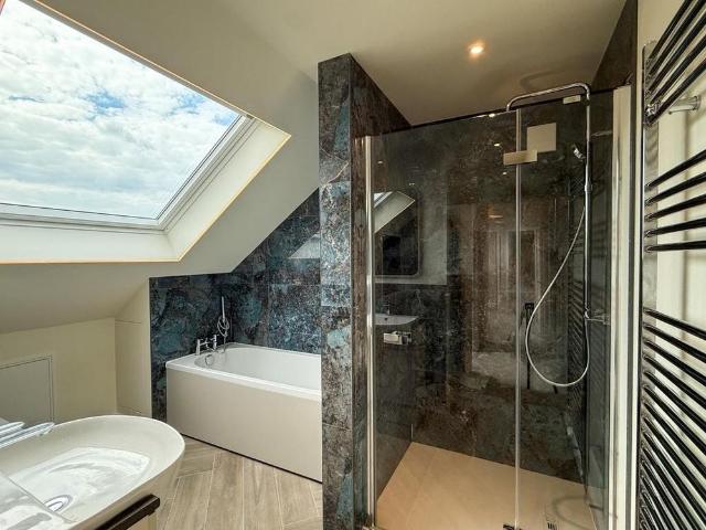 5 bedroom detached bungalow to rent