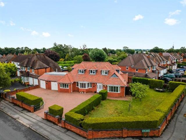 5 Bedroom Detached Bungalow To Rent In Links Drive, Solihull, B91