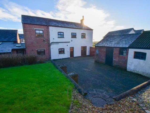 5 Bedroom Detached House