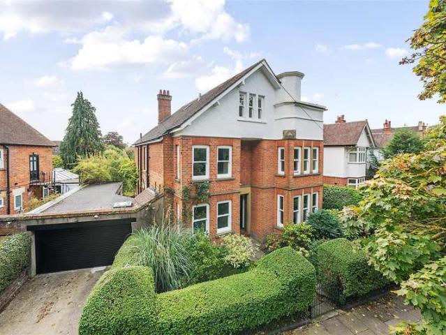5 Bedroom Detached House
