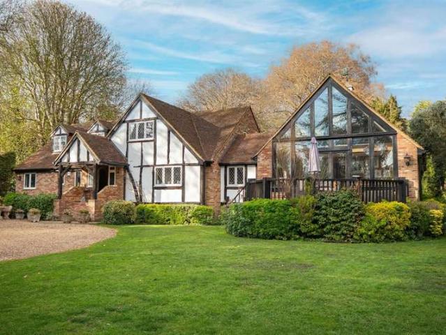 5 Bedroom Detached House