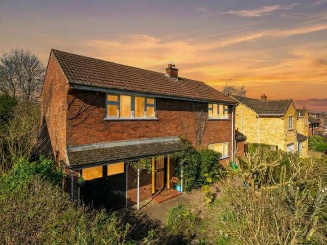 5 Bedroom Detached House