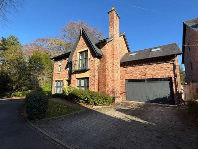5 Bedroom Detached House