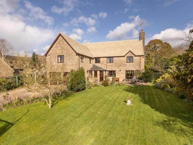 5 Bedroom Detached House