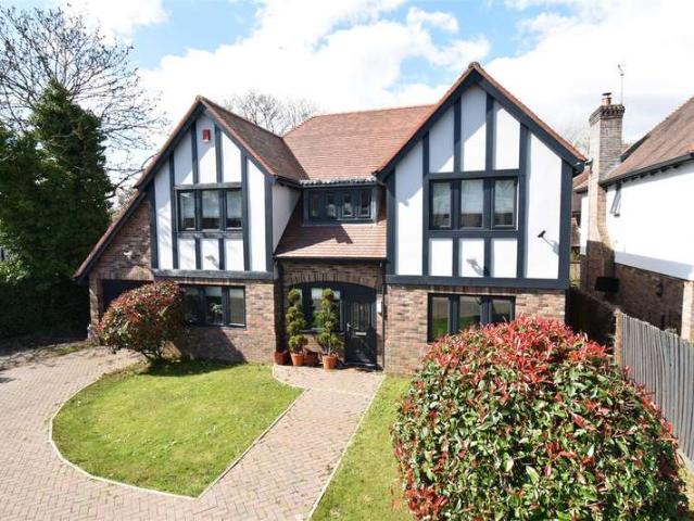 5 Bedroom Detached House