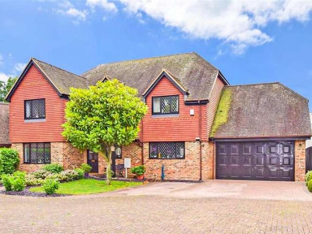 5 Bedroom Detached House