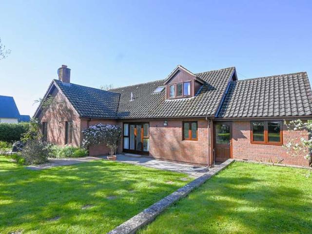 5 Bedroom Detached House