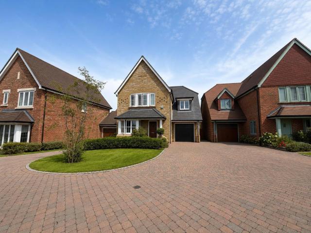 5 BEDROOM Detached House