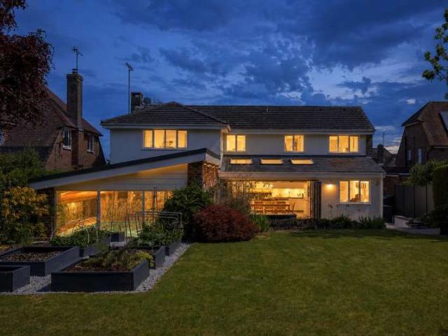 5 Bedroom Detached House