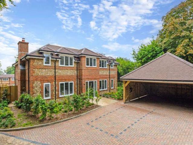 5 Bedroom Detached House