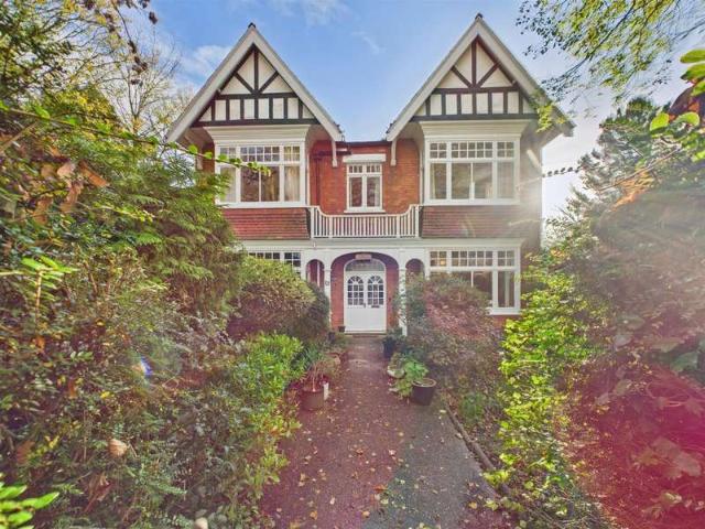 5 Bedroom Detached House