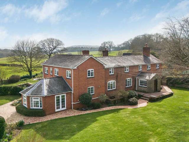 5 Bedroom Detached House