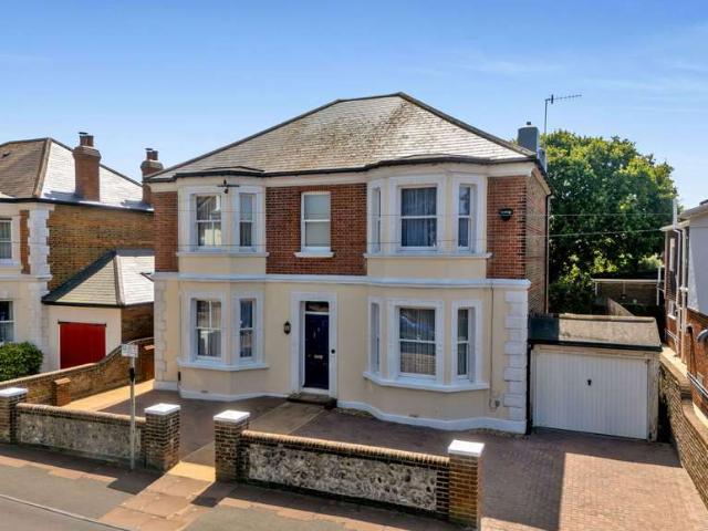 5 Bedroom Detached House