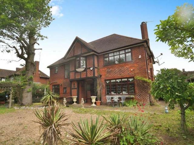 5 Bedroom Detached House
