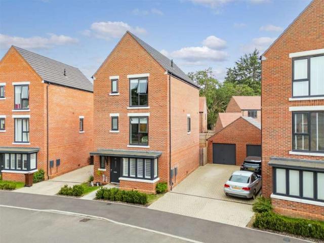 5 Bedroom Detached House