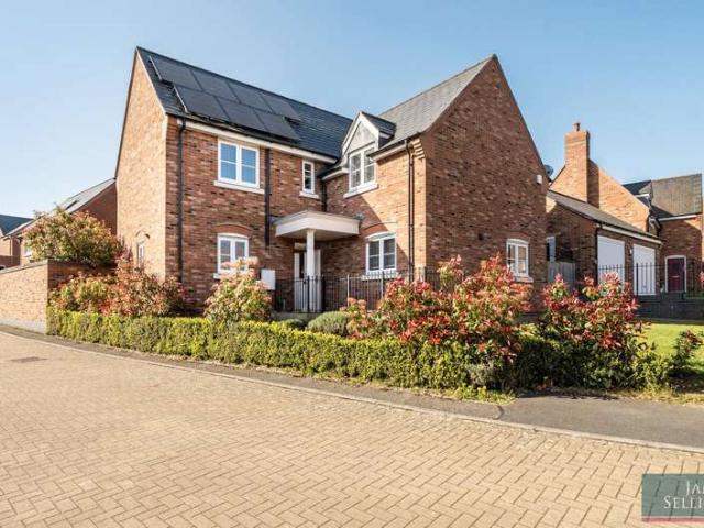 5 Bedroom Detached House