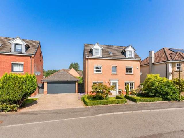 5 Bedroom Detached House