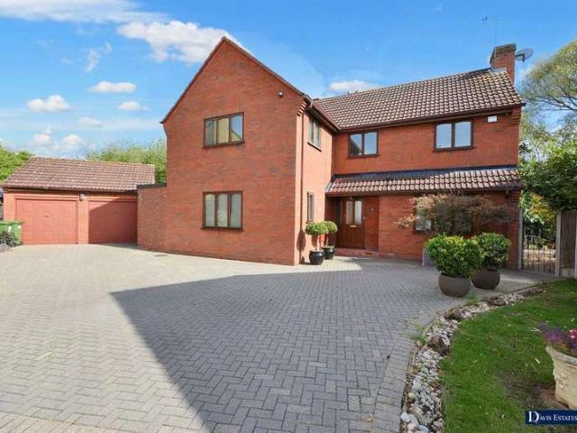 5 Bedroom Detached House
