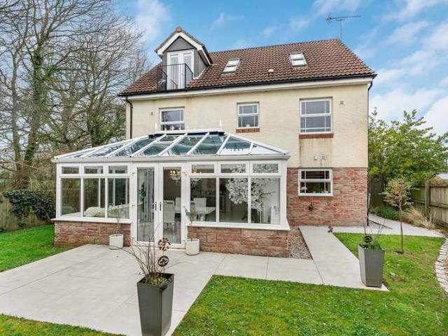 5 Bedroom Detached House
