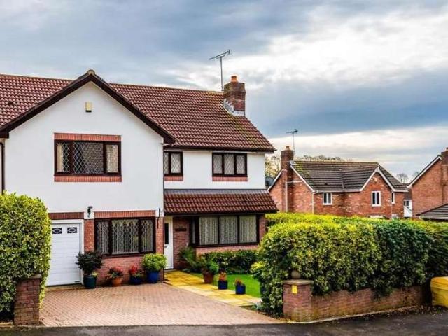 5 Bedroom Detached House